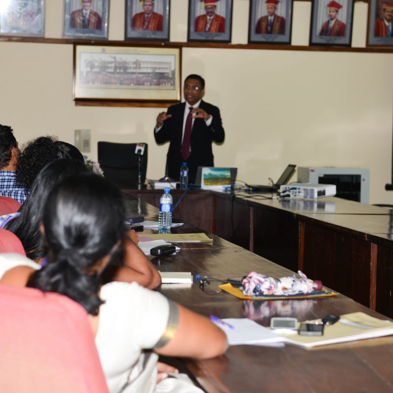 Prof. Lalith Samarakoon revisits the Department of Finance - Faculty of ...